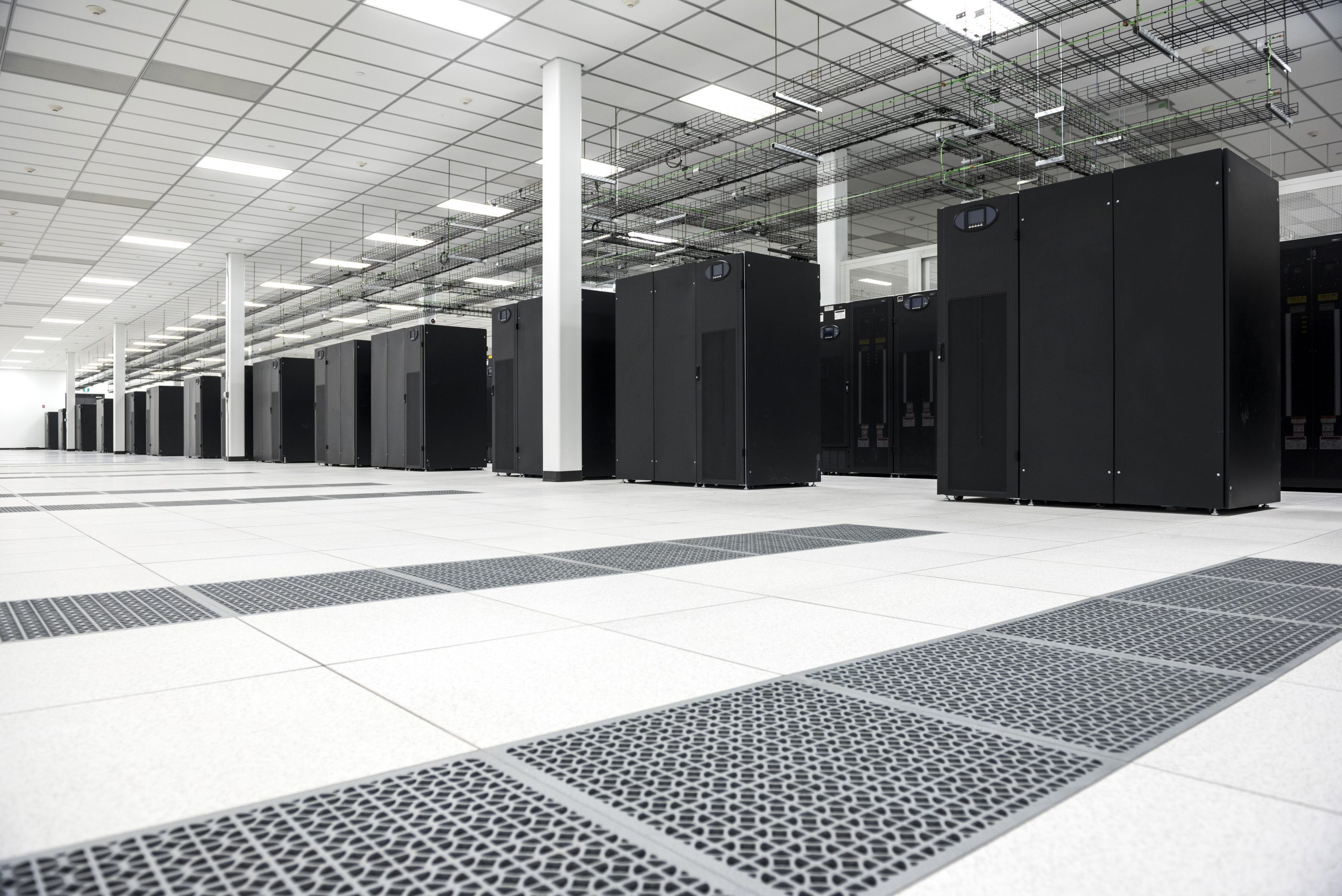 MTS cuts the ribbon on Manitoba's first Tier III data centre - Cartt.ca