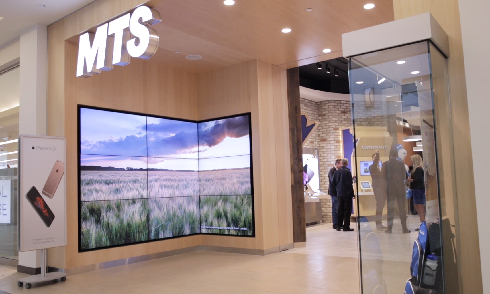 Customers helped design new MTS flagship store - Cartt.ca